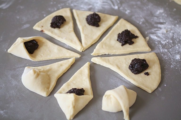 Ukrainian Bulochki Recipe (Poppyseed Filled Sweet Buns)