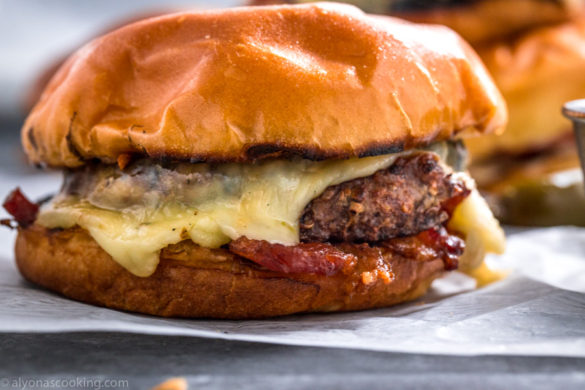 Pepper Jack Bacon Burger (Restaurant Style)