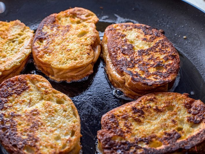 Easy French Toast Recipe with Step-by-Step Photos!