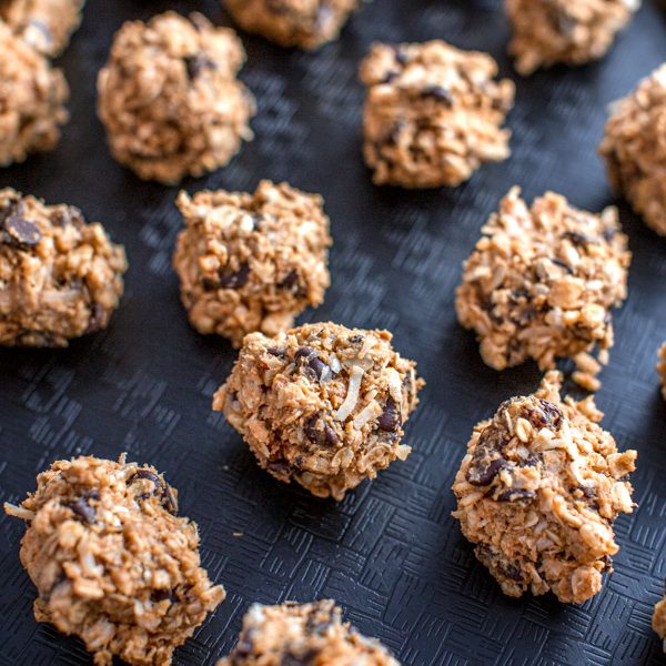 EASY No Bake Energy Balls (with Step-by-Step Photos!)