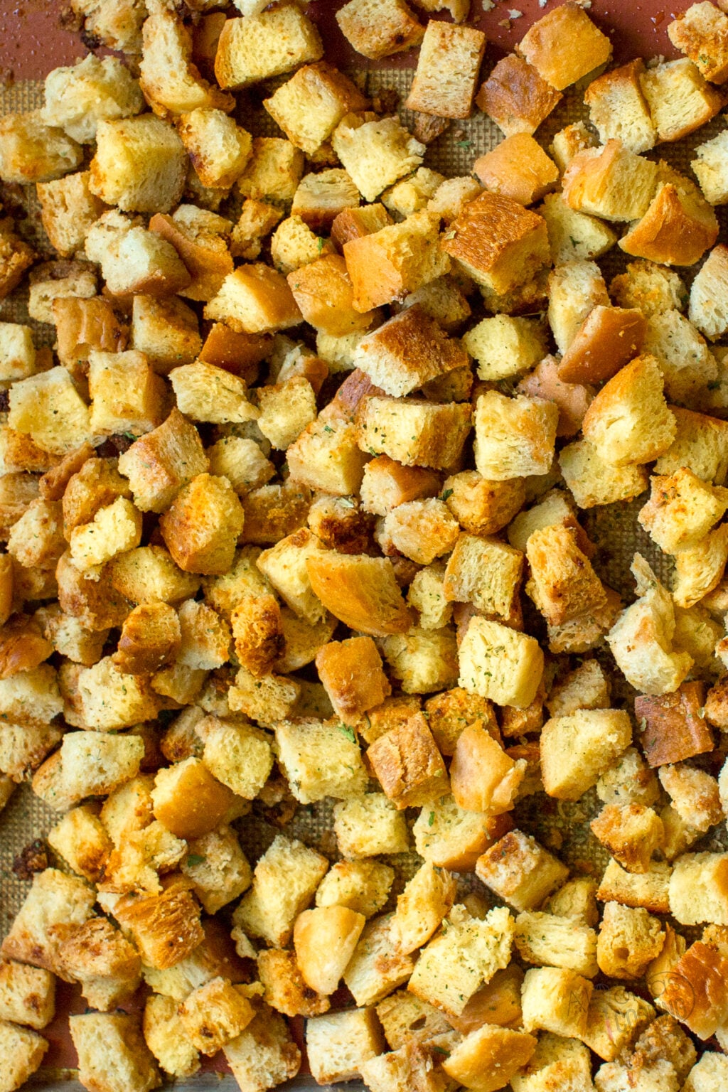 Easy How To Make Homemade Croutons (Garlic and Butter Copycat) - Alyona ...