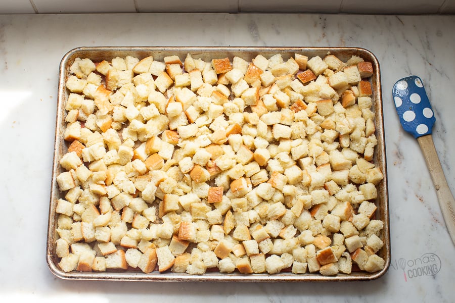 Easy How To Make Homemade Croutons (Garlic and Butter Copycat) - Alyona ...